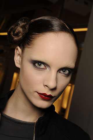 Autumn/Winter 09/10 Makeup Trend: Sharp Lips